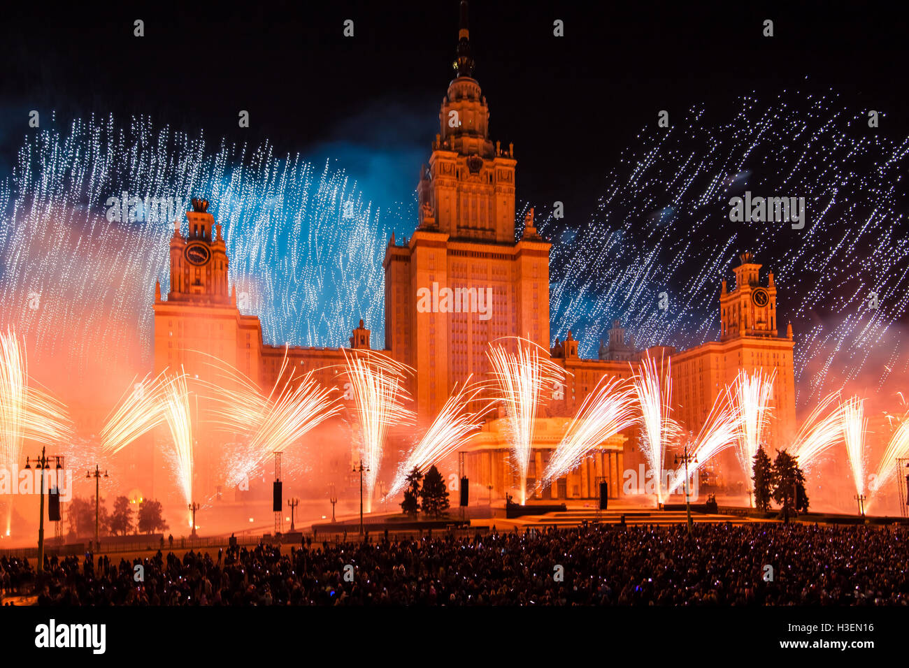Moscow International Festival Circle of light. Pyrotechnic fireworks ...