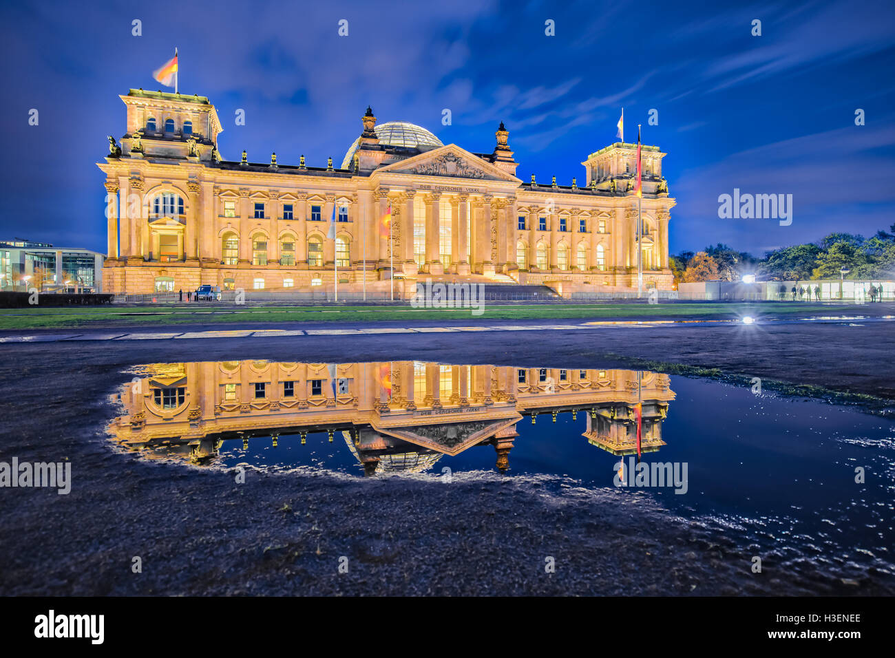 Reichstag building night berlin hi-res stock photography and images - Alamy