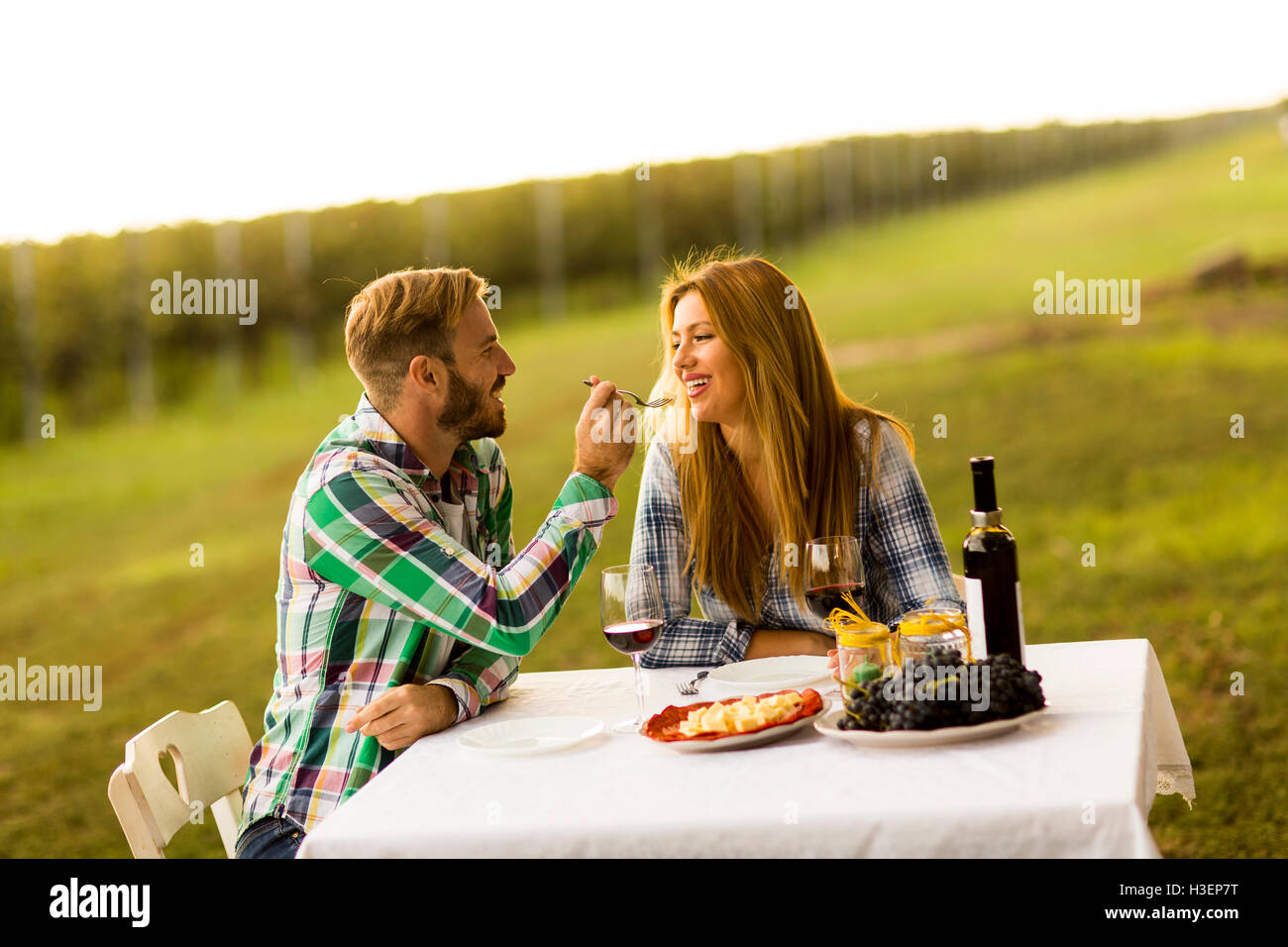 Young couple having dinner at vineyard countryside Stock Photo - Alamy