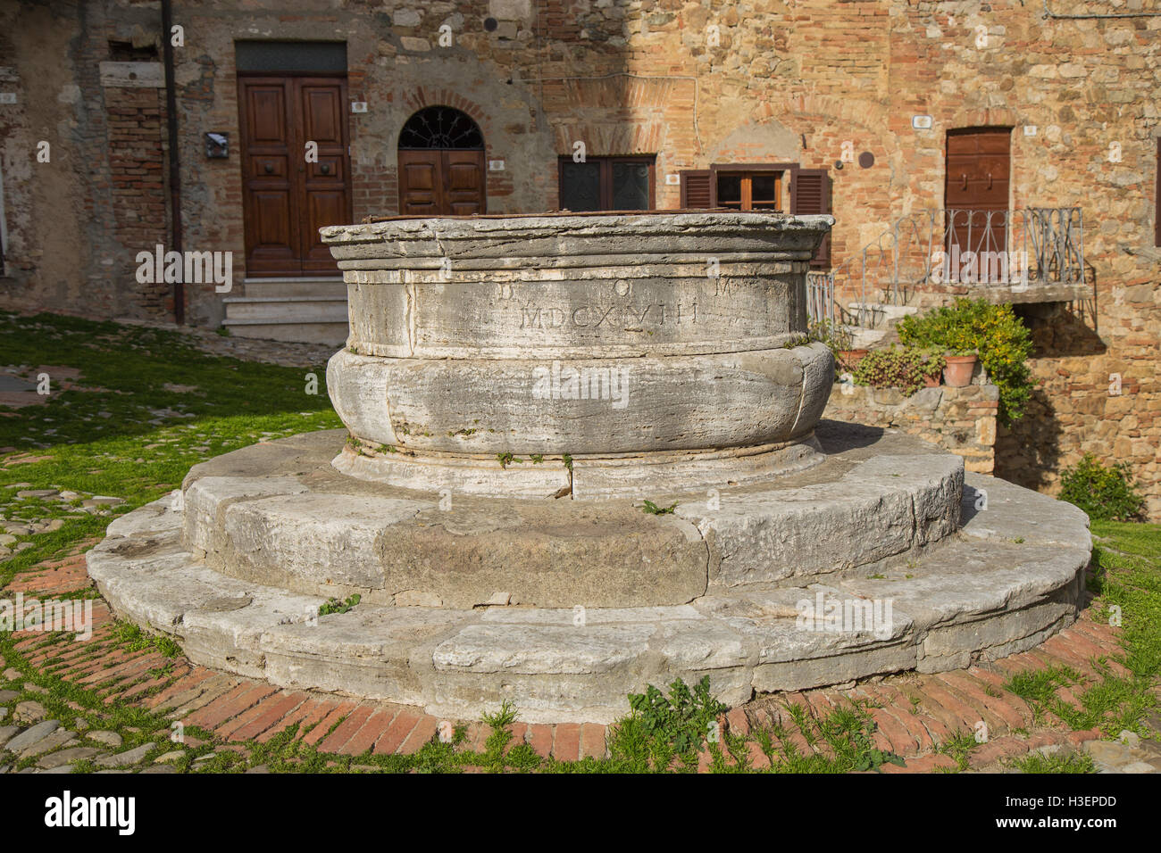 Ancient roman water container hi-res stock photography and images - Alamy