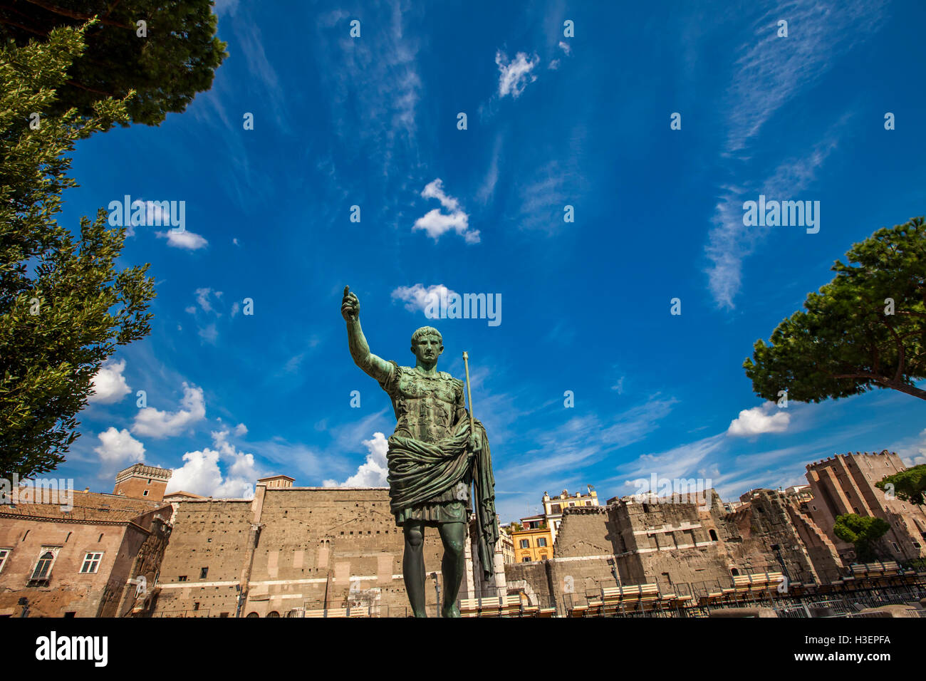 Gaius julius caesar statue hi-res stock photography and images - Alamy
