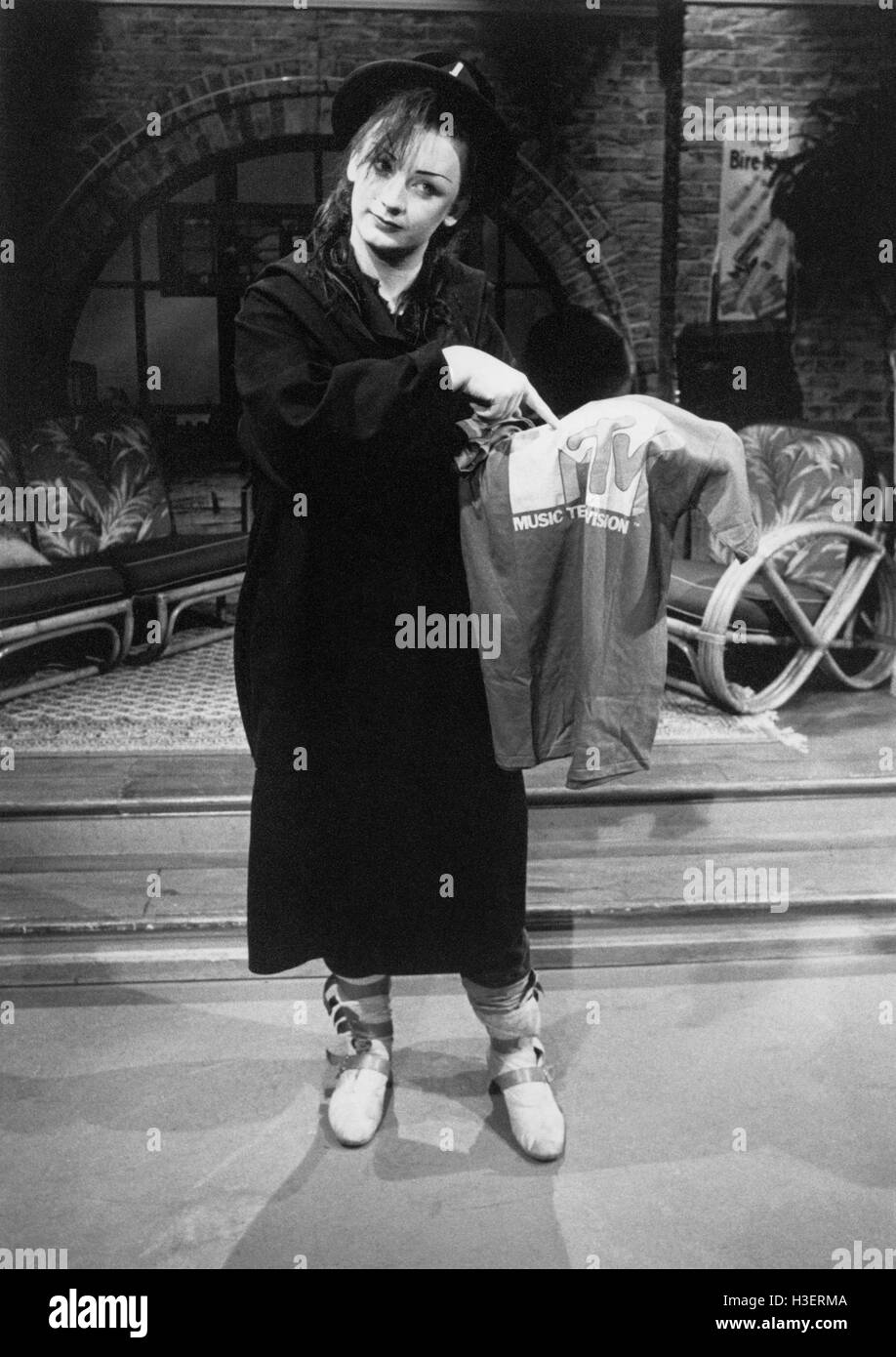 Boy george 1983 hi-res stock photography and images - Alamy