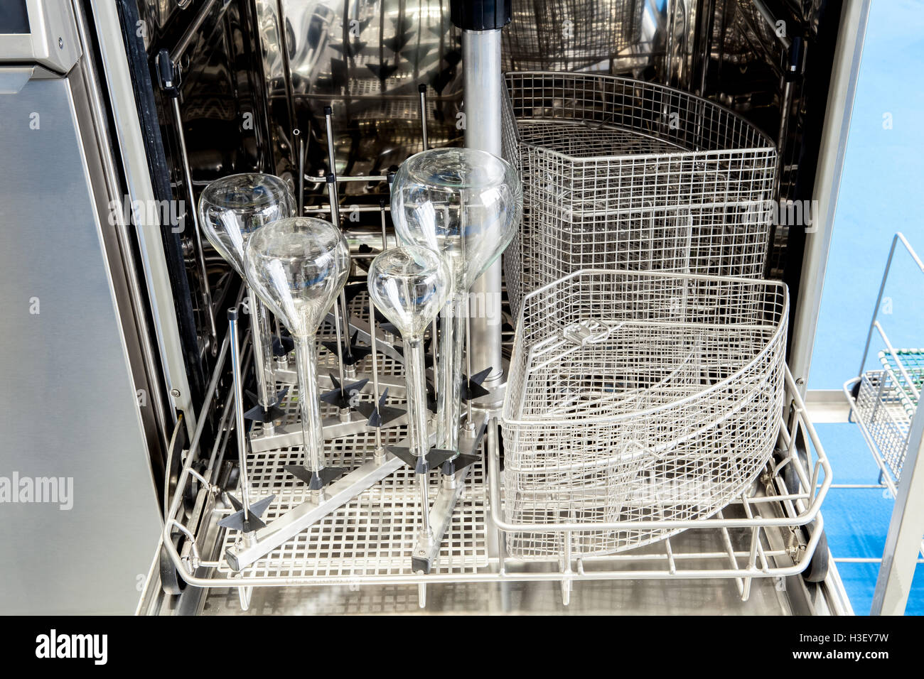 Laboratory sink hi-res stock photography and images - Alamy