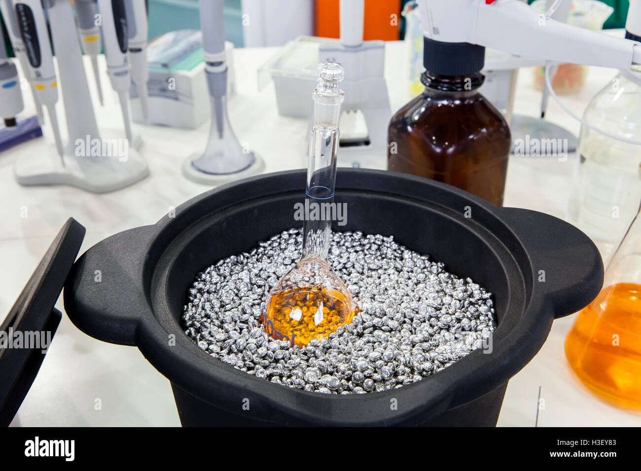 Microbiology equipment hi-res stock photography and images - Alamy