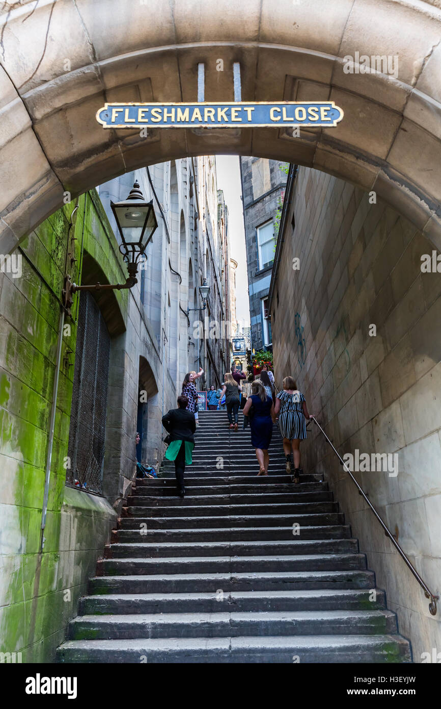 Dark alleyways hi-res stock photography and images - Alamy