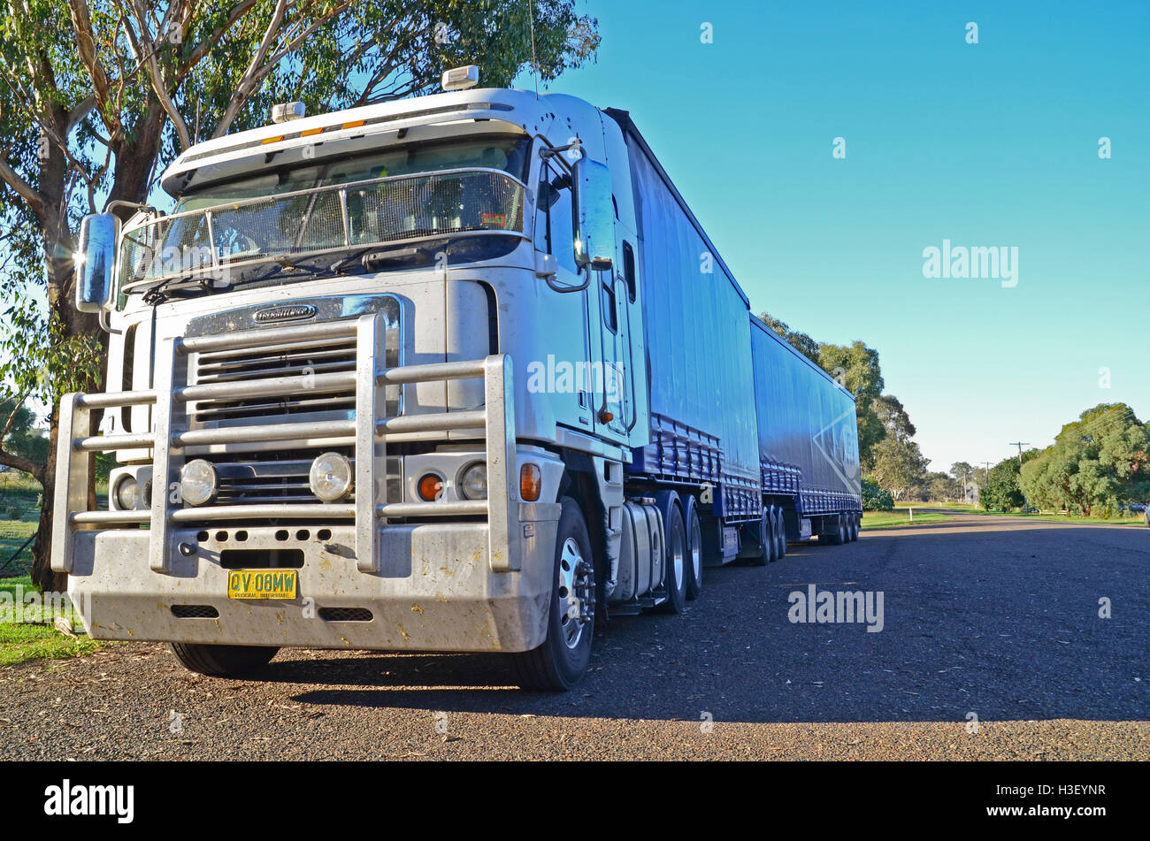 Long distance hauler hi-res stock photography and images - Alamy