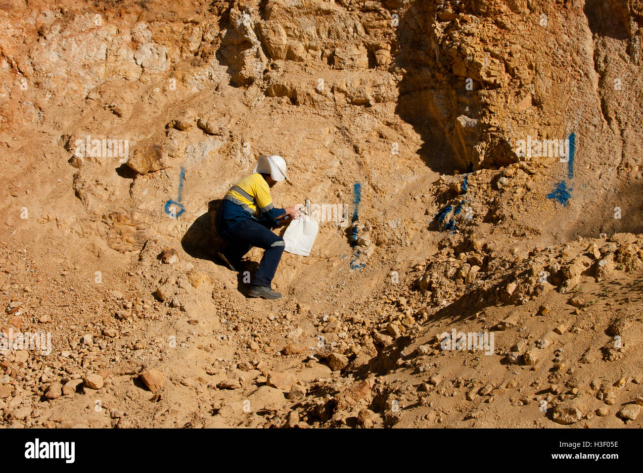 Geologist hammer hi-res stock photography and images - Alamy