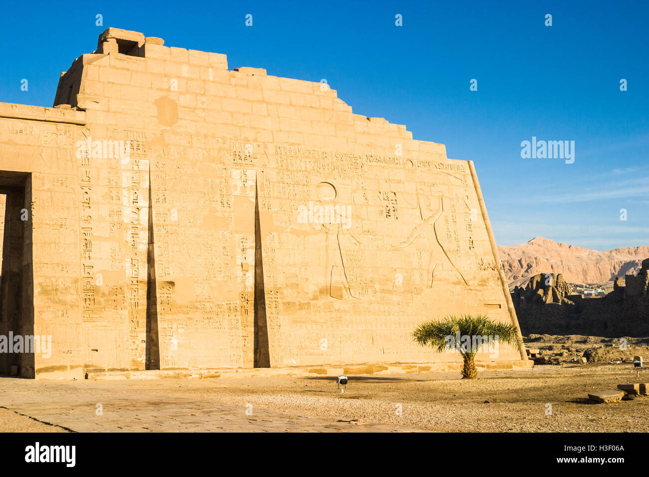 North wall of medinet habu hi-res stock photography and images - Alamy