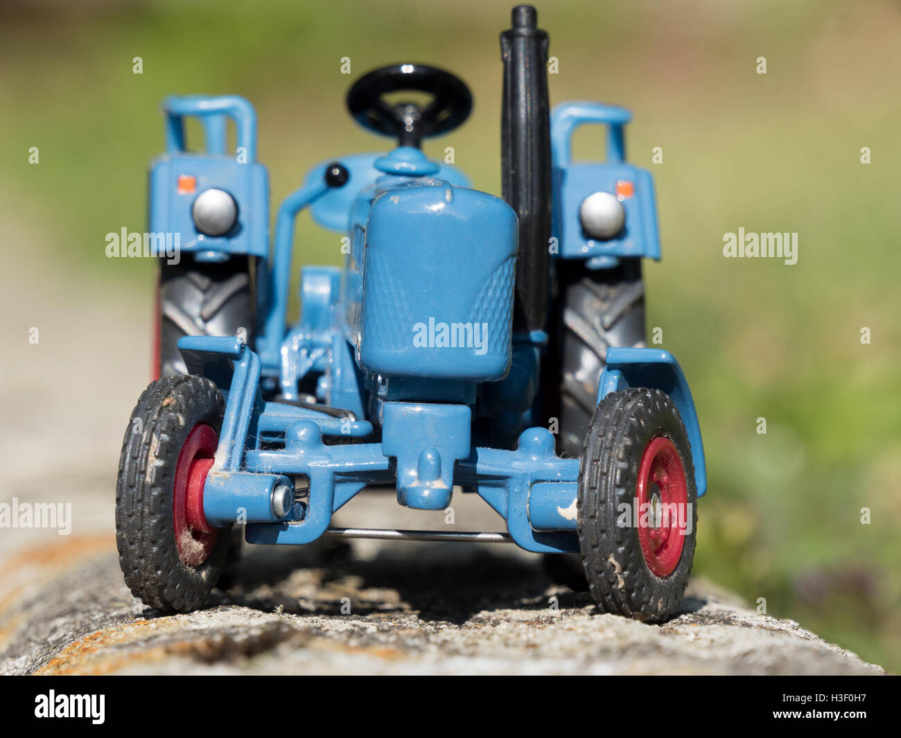 Blue farm tractor hi-res stock photography and images - Alamy