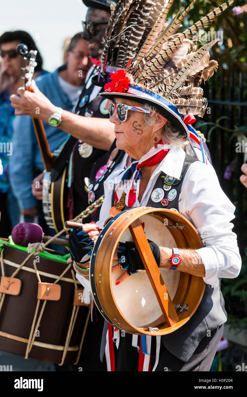 Playing dead woman hi-res stock photography and images - Alamy