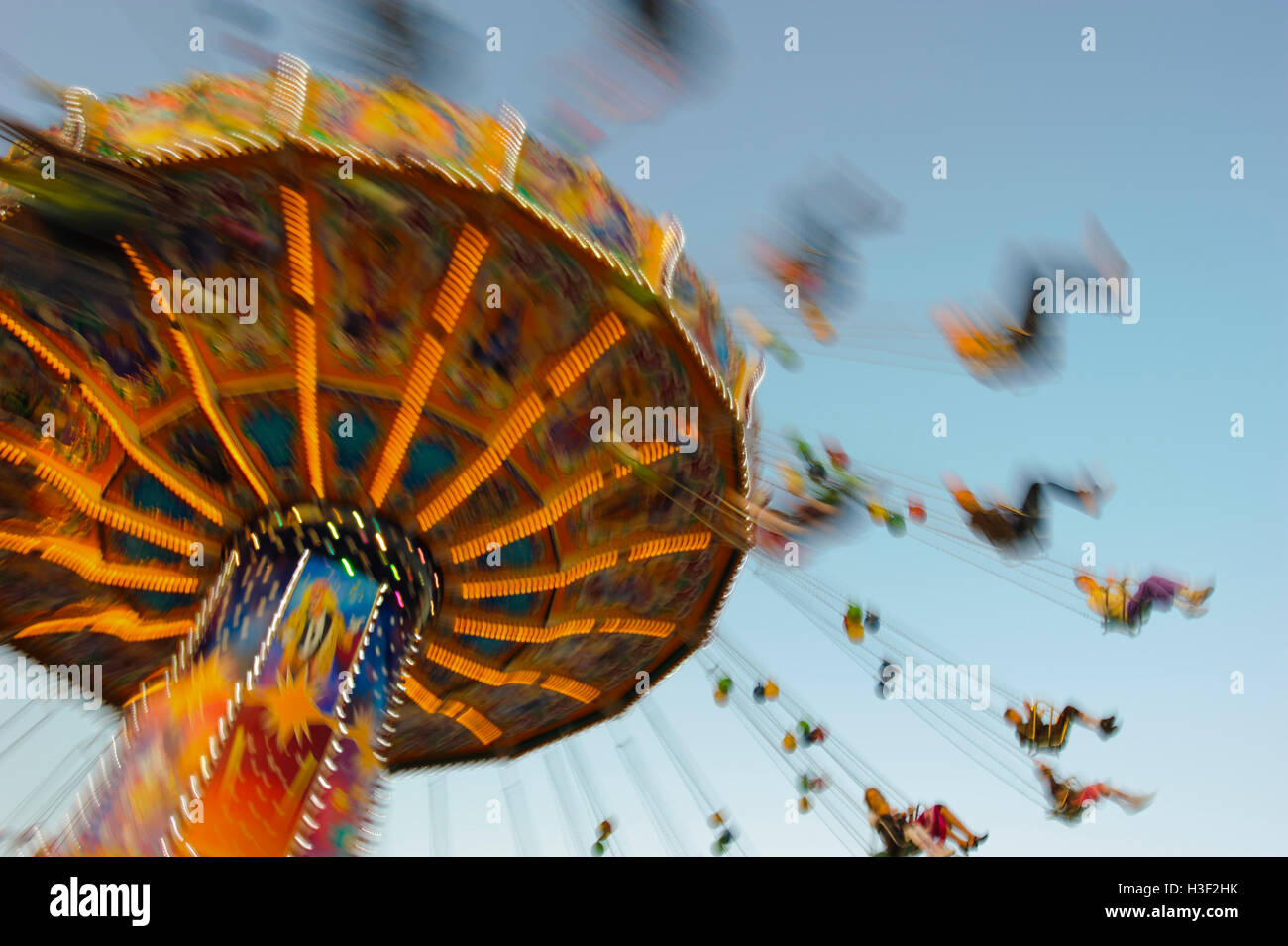 Swinging carousel roundabout chain hi-res stock photography and images ...