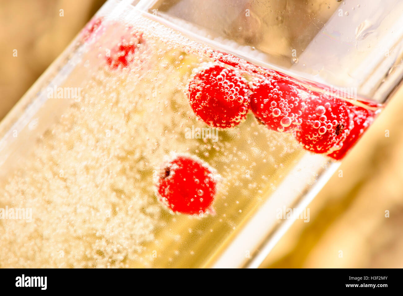 Sparkling red wine glass hi-res stock photography and images - Alamy