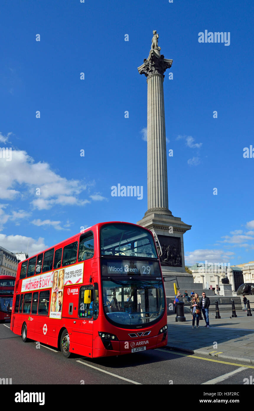 Trafalgar square nelson's column bus hi-res stock photography and ...