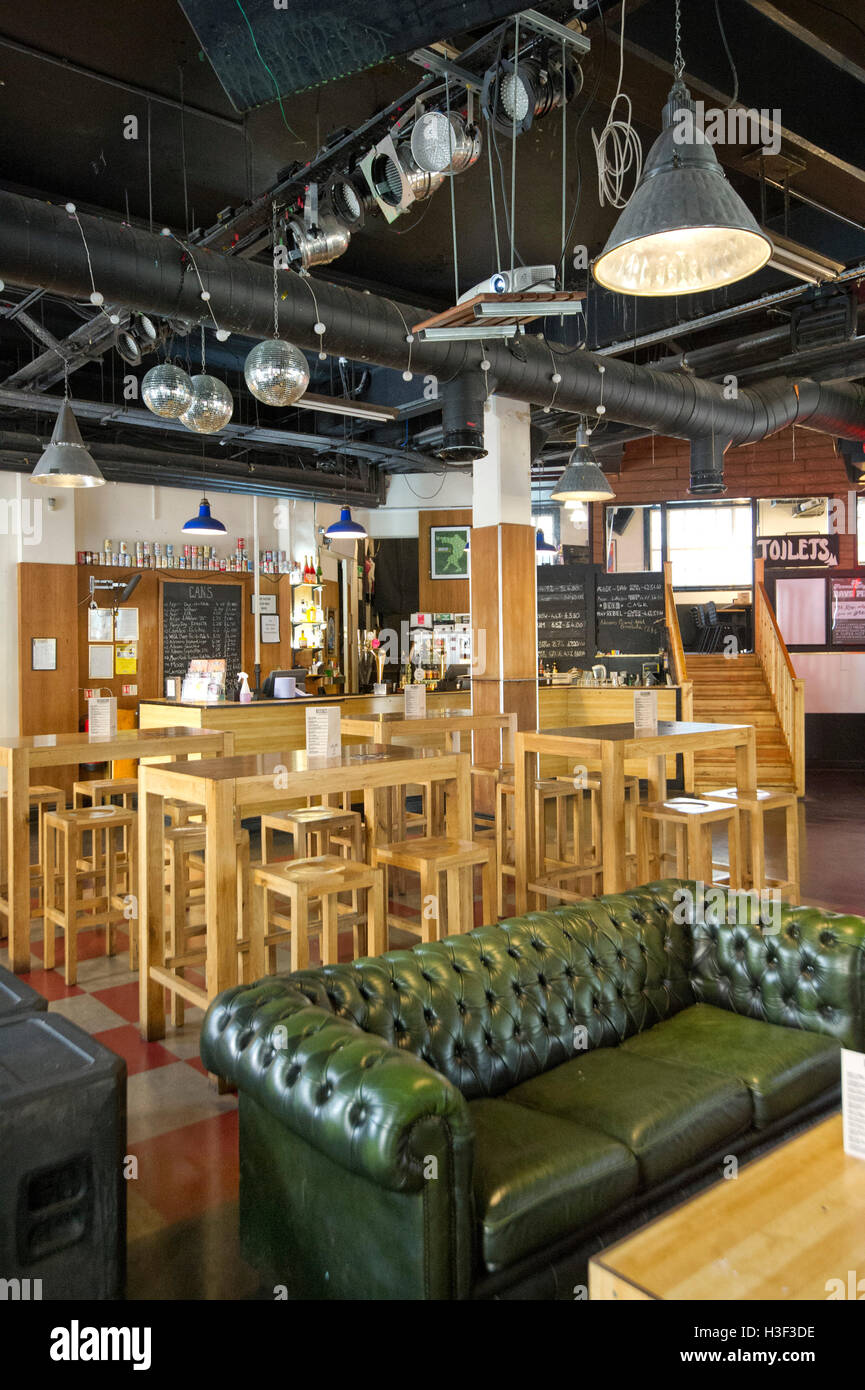 Bowling uk ten pin hi-res stock photography and images - Alamy