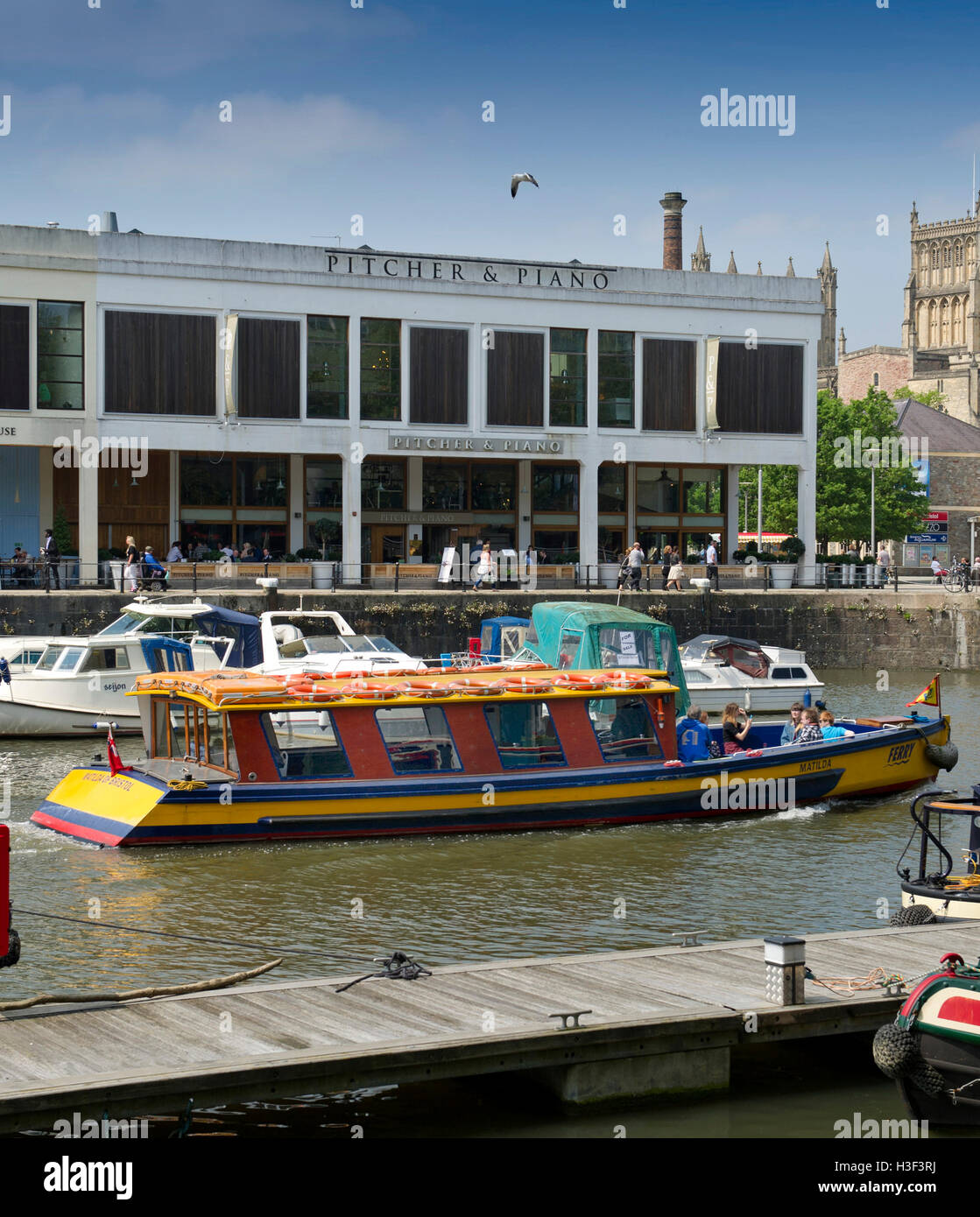 Piano bar bars hi-res stock photography and images - Alamy