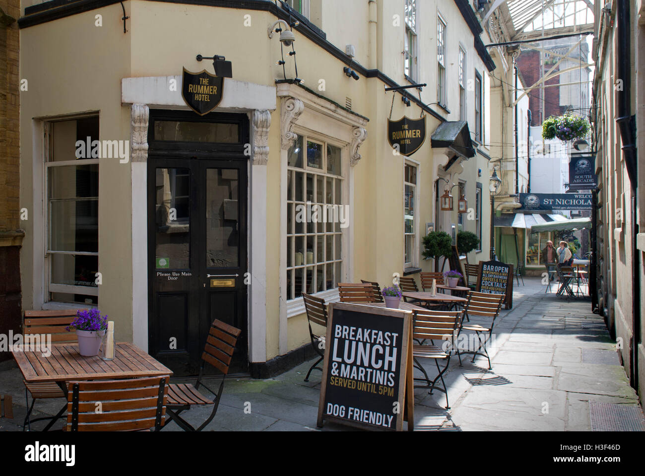 Historic bar bars public house houses pub hi-res stock photography and ...