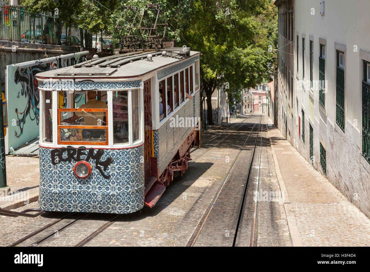 Portugal lisbon gloria funicular hi-res stock photography and images ...