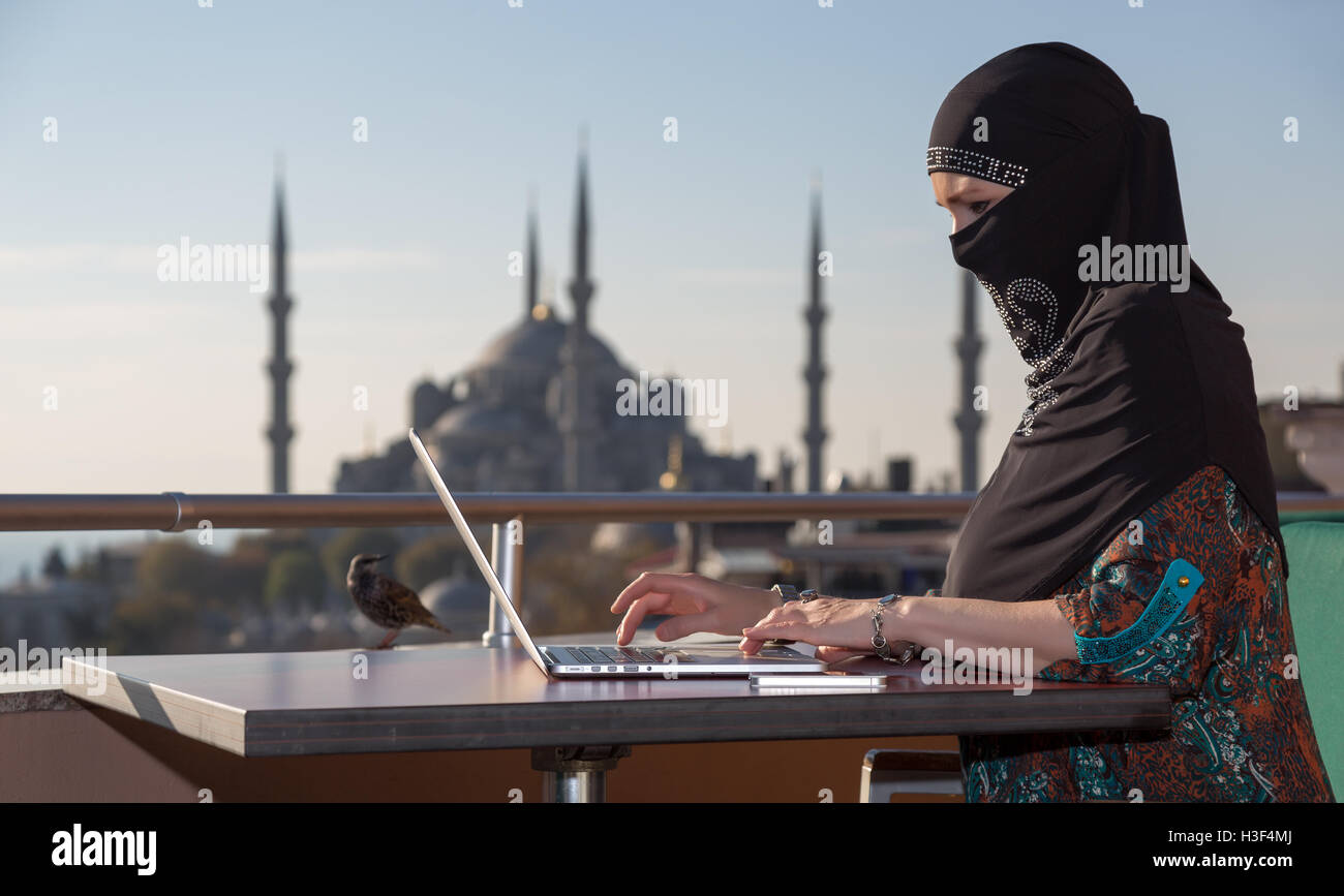 Traditionally dressed Muslim Woman working on computer Stock Photo - Alamy