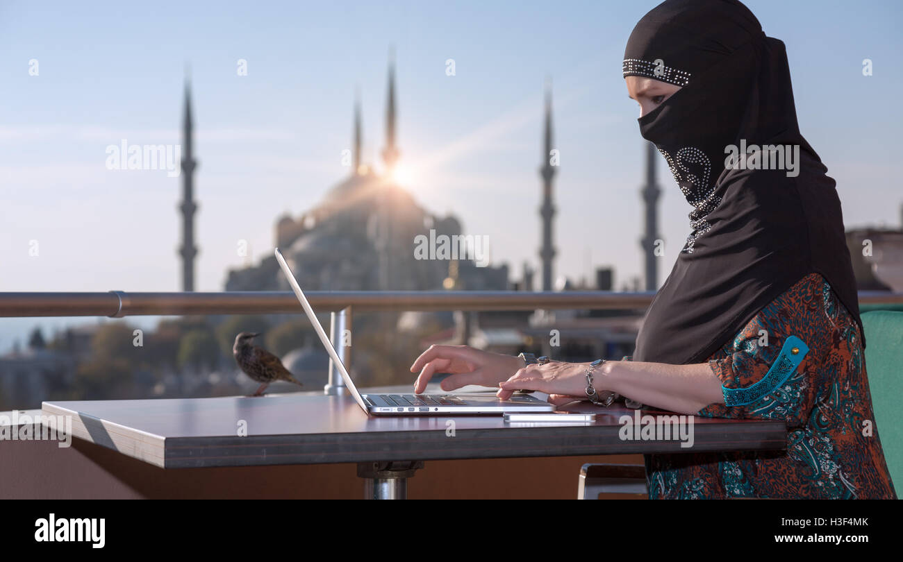 Traditionally dressed Muslim Woman working on computer Stock Photo - Alamy