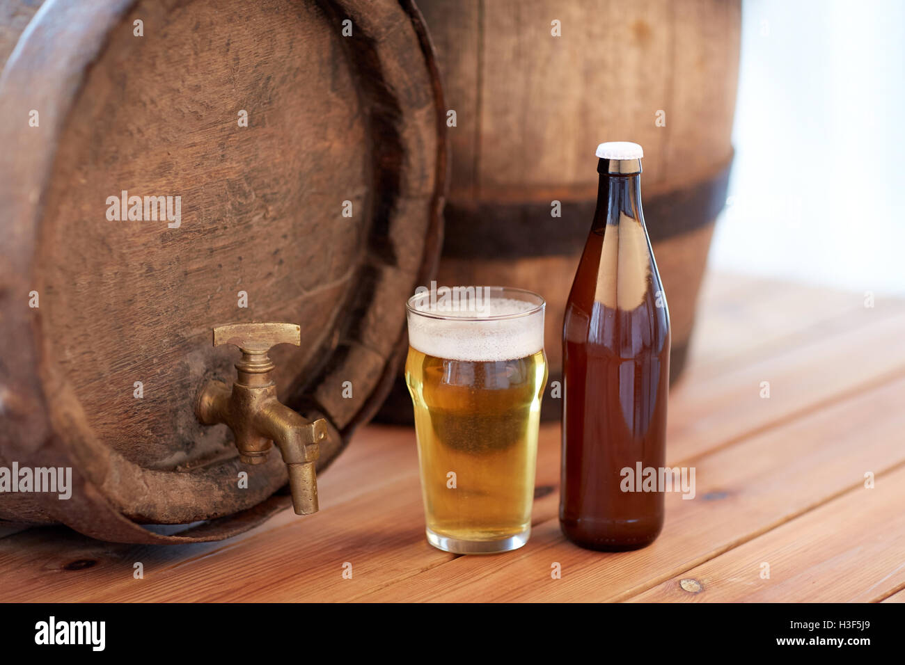 Glass barrel beverage container hi-res stock photography and images - Alamy