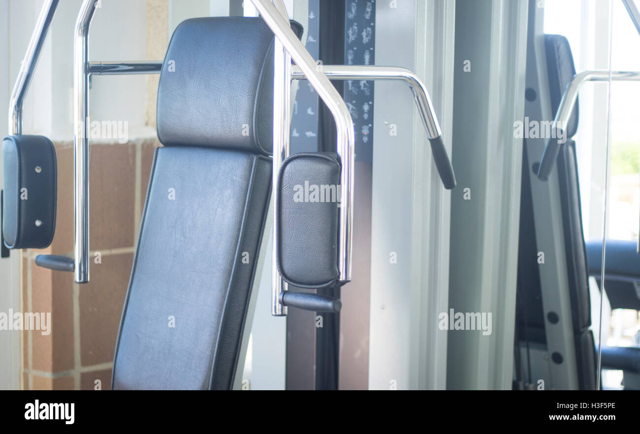 Gym exercise weight training pec deck chest resistance machine in ...