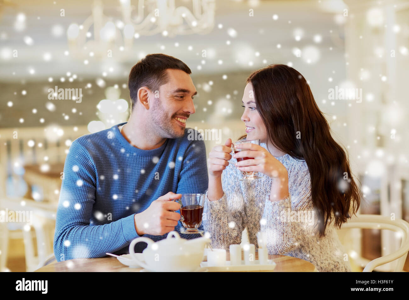 happy couple drinking tea at cafe Stock Photo - Alamy