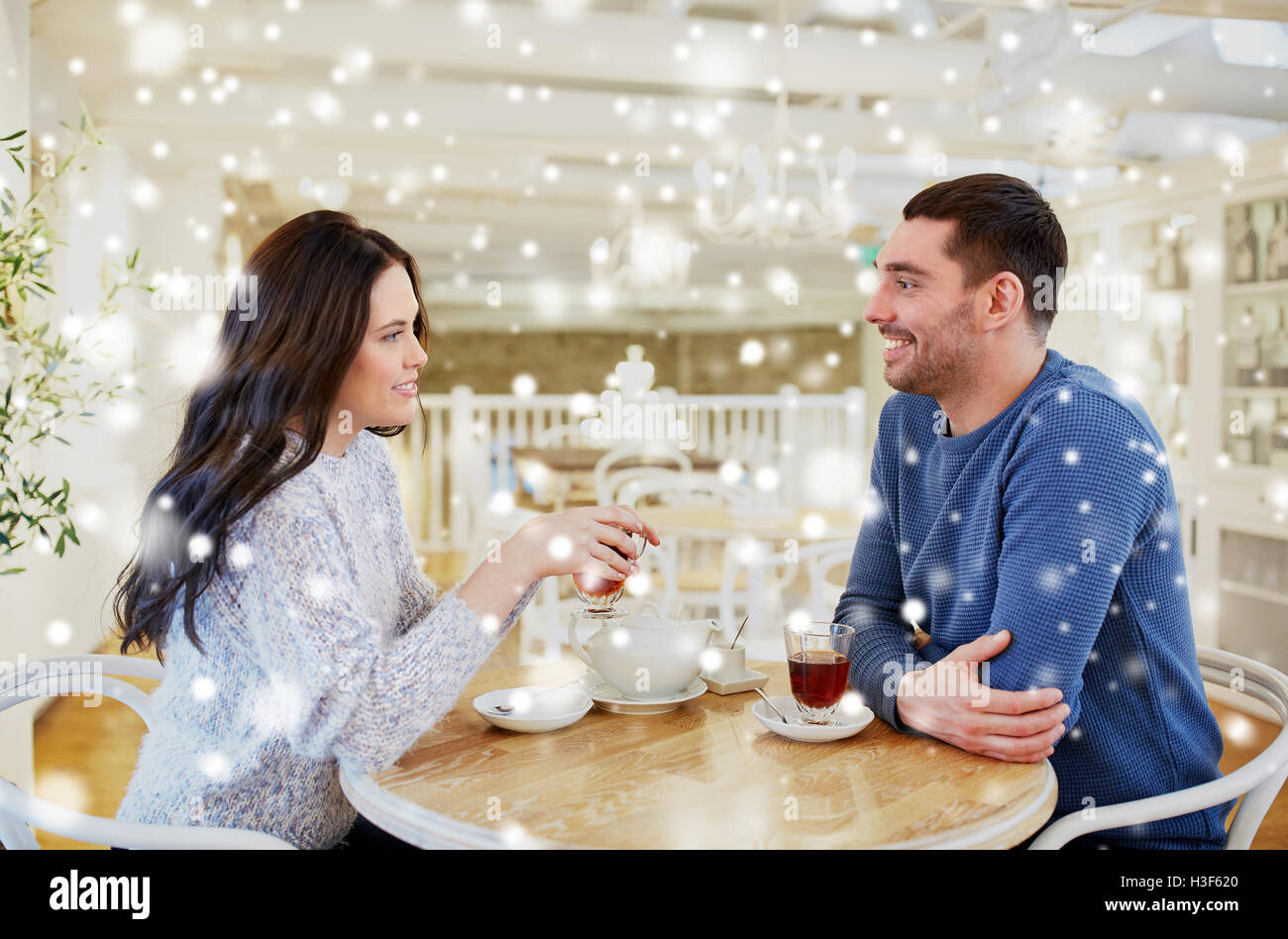 happy couple drinking tea at cafe Stock Photo - Alamy