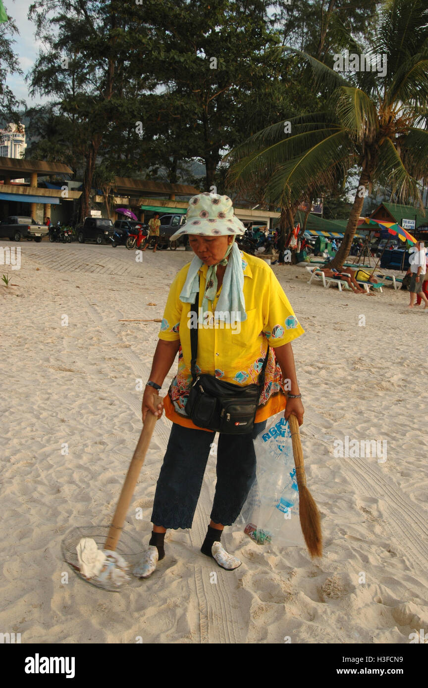 Garbage collector beach hi-res stock photography and images - Alamy
