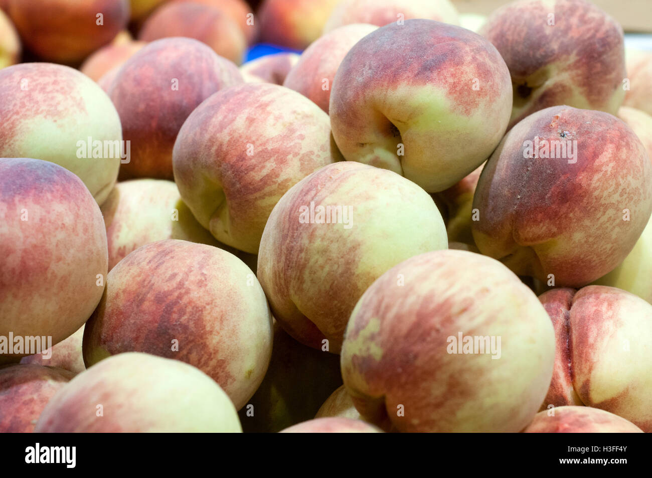 Display of peaches hi-res stock photography and images - Alamy
