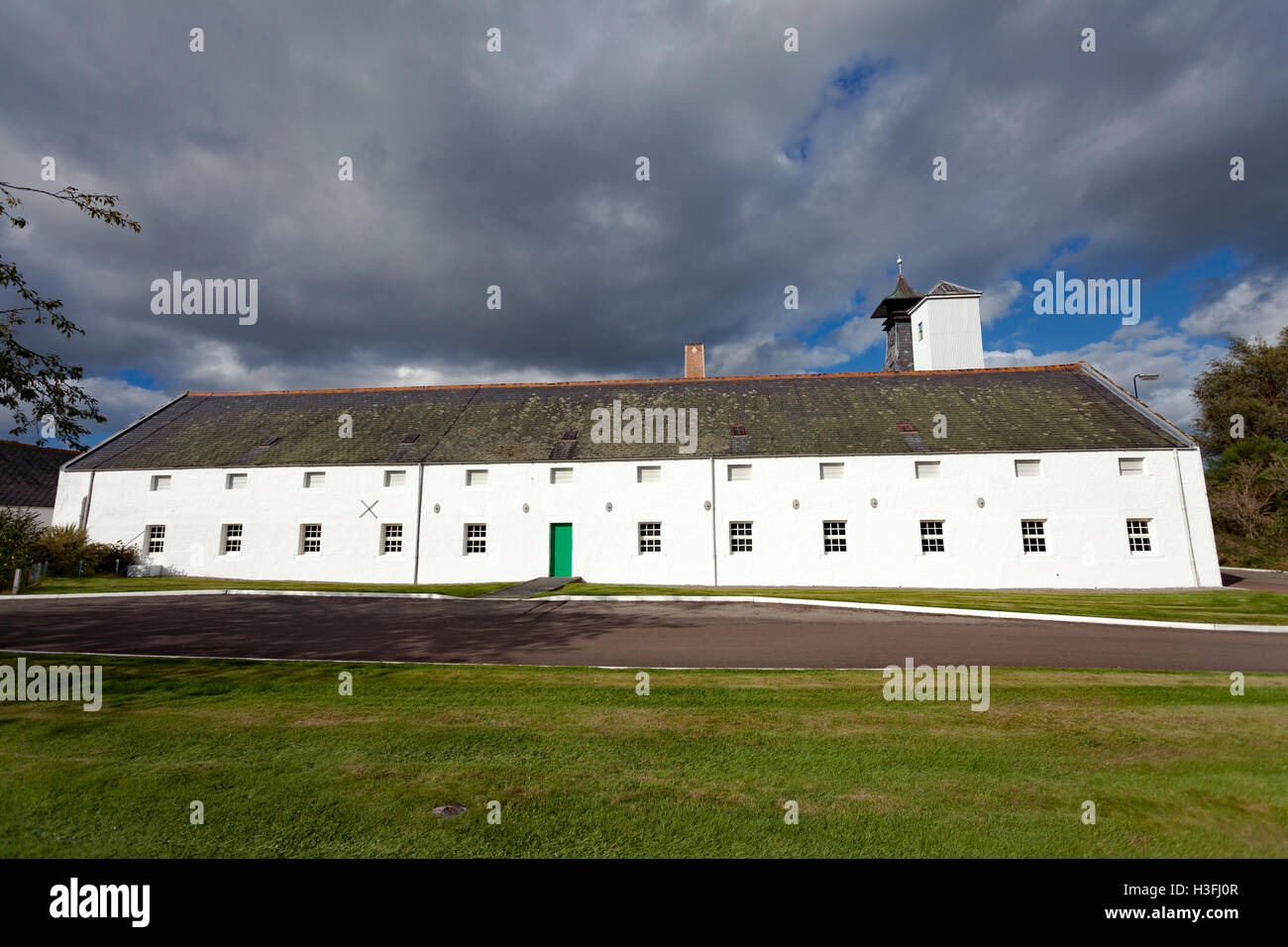 White distillery buildings hi-res stock photography and images - Alamy