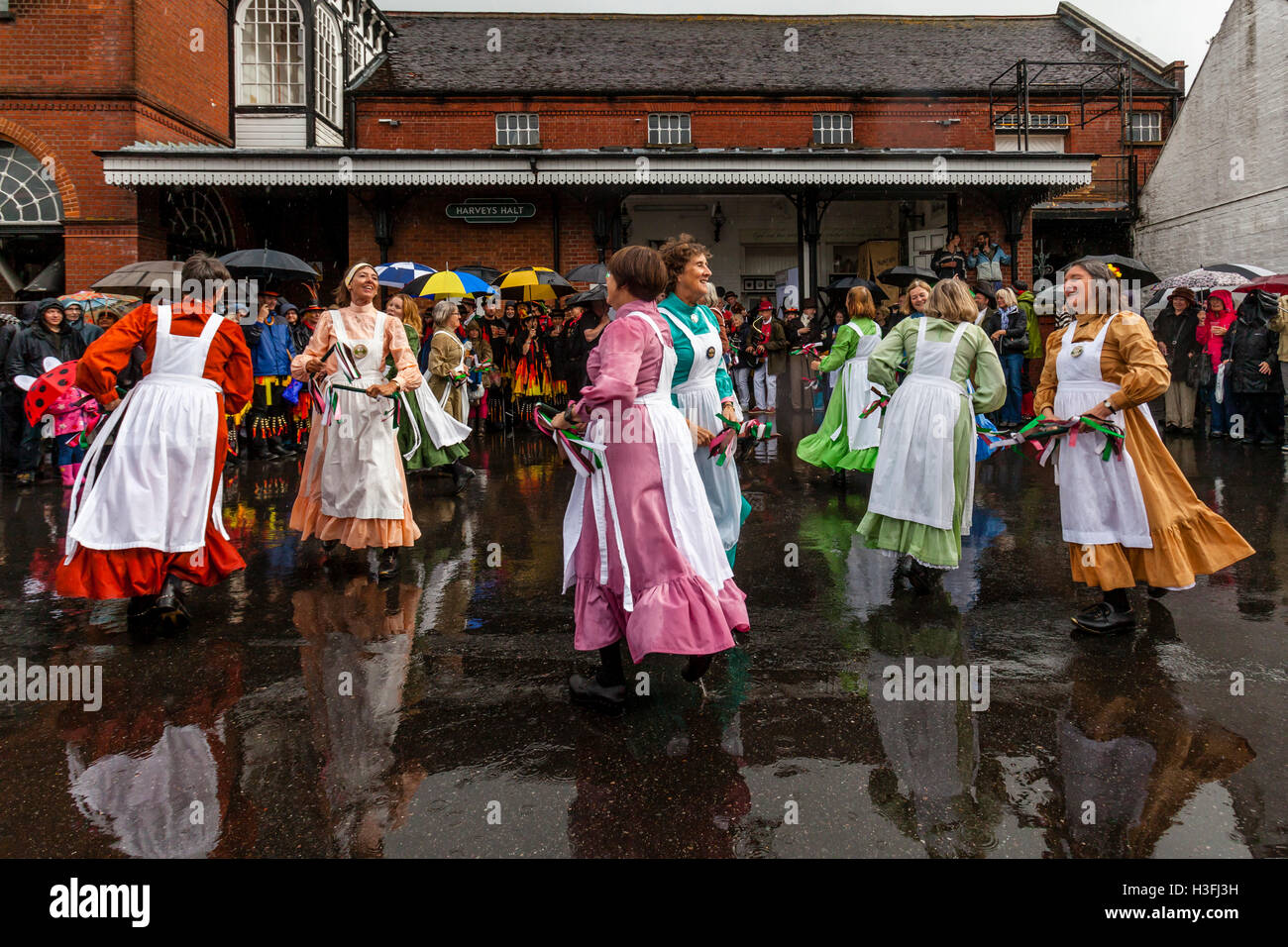 The Knots Of May Female Morris Dancers Performing At The 'Dancing In ...