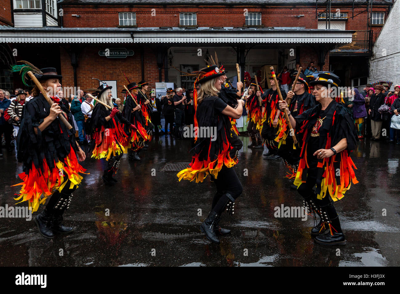 Morris dancers morris dancing hi-res stock photography and images - Alamy