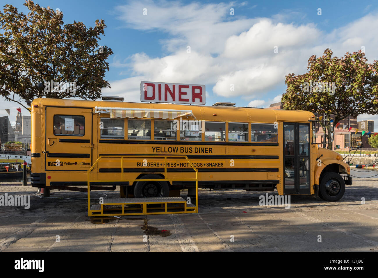 Liverpool bus hi-res stock photography and images - Alamy