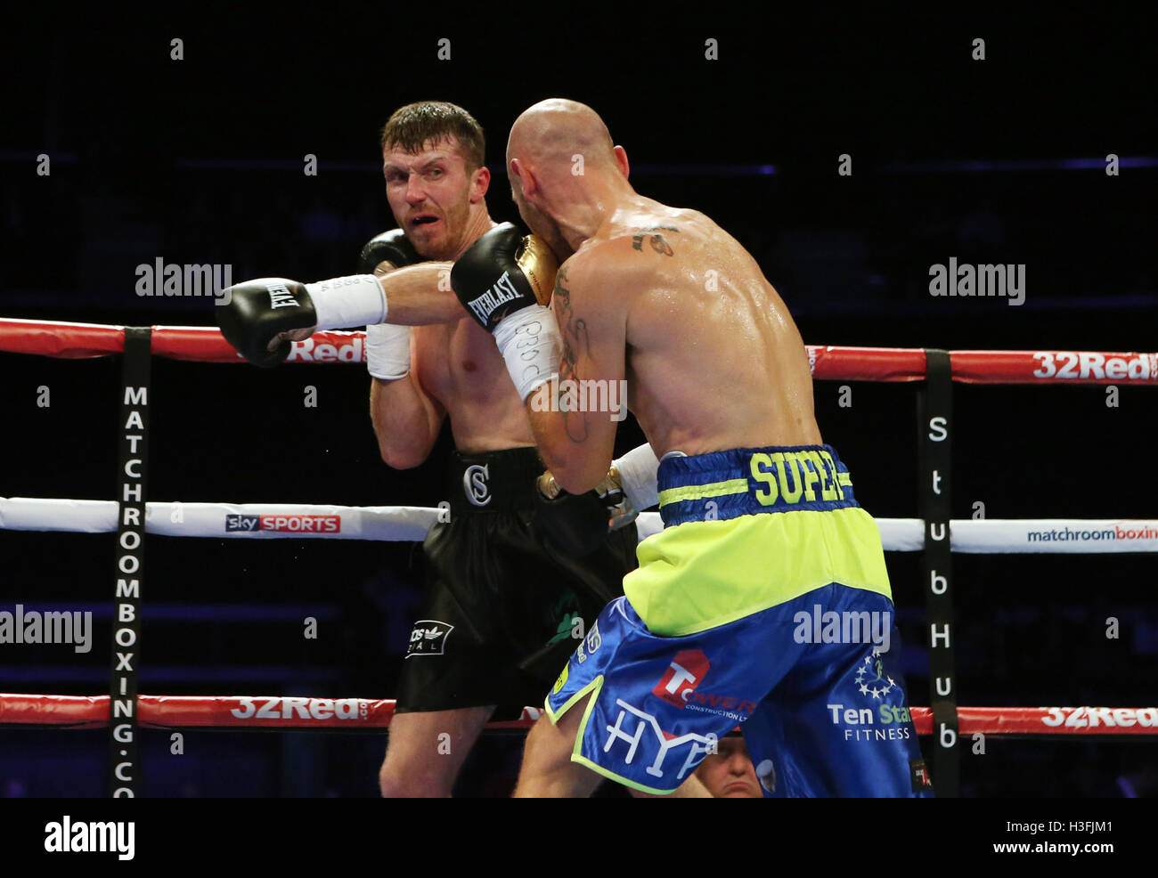 Scott Cardle (left) and Kevin Hooper during the British Lightweight ...