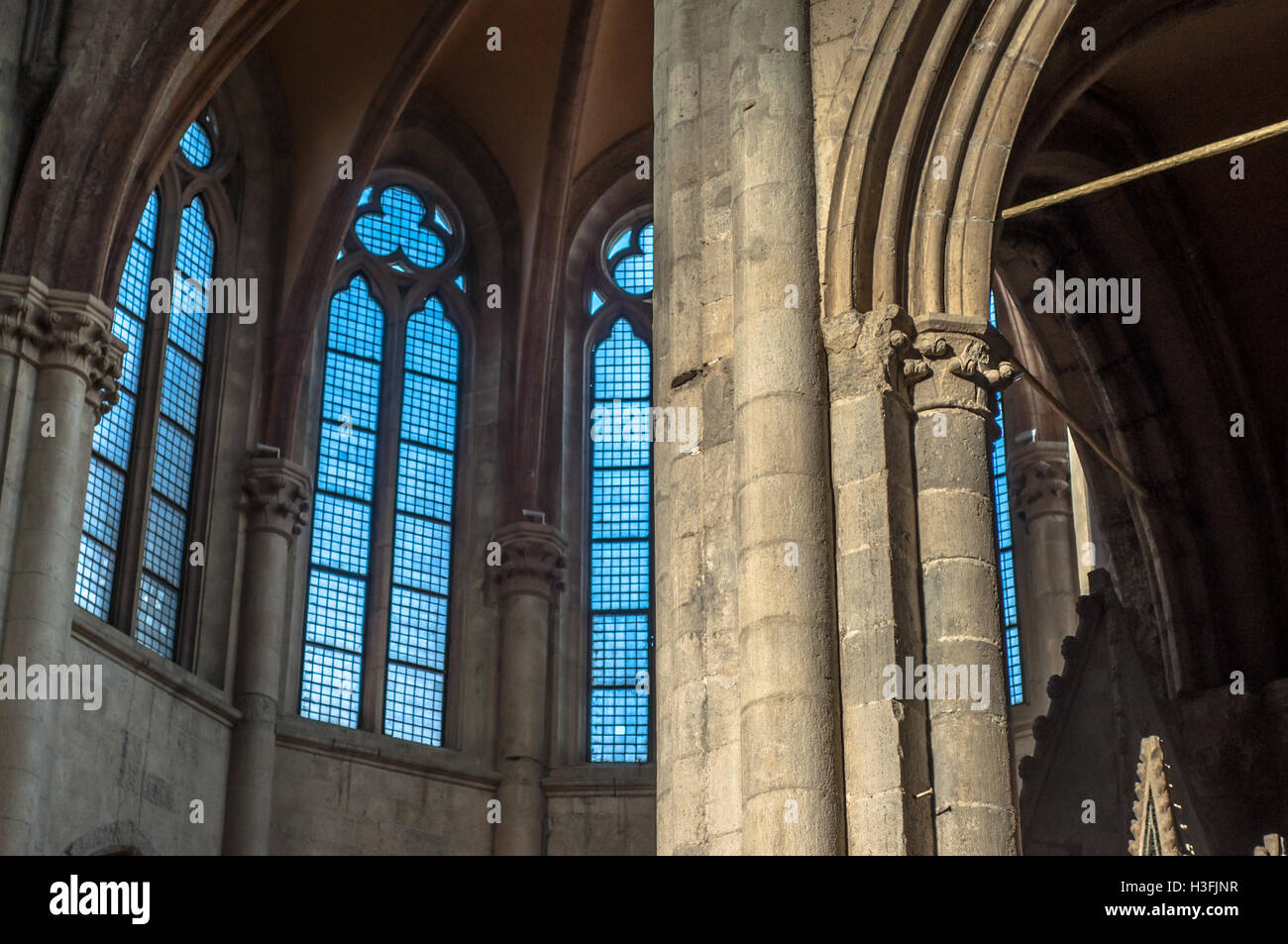 Trefoil gothic window hi-res stock photography and images - Alamy