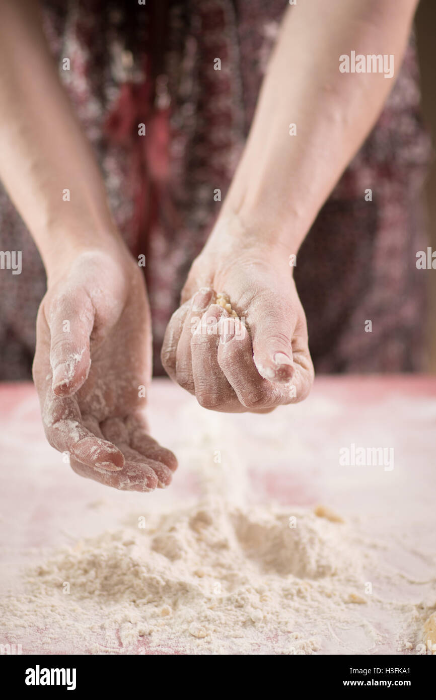 Flour activity hi-res stock photography and images - Alamy
