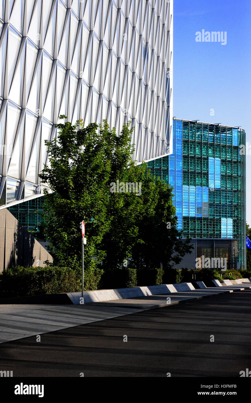 Business building architecture hi-res stock photography and images - Alamy