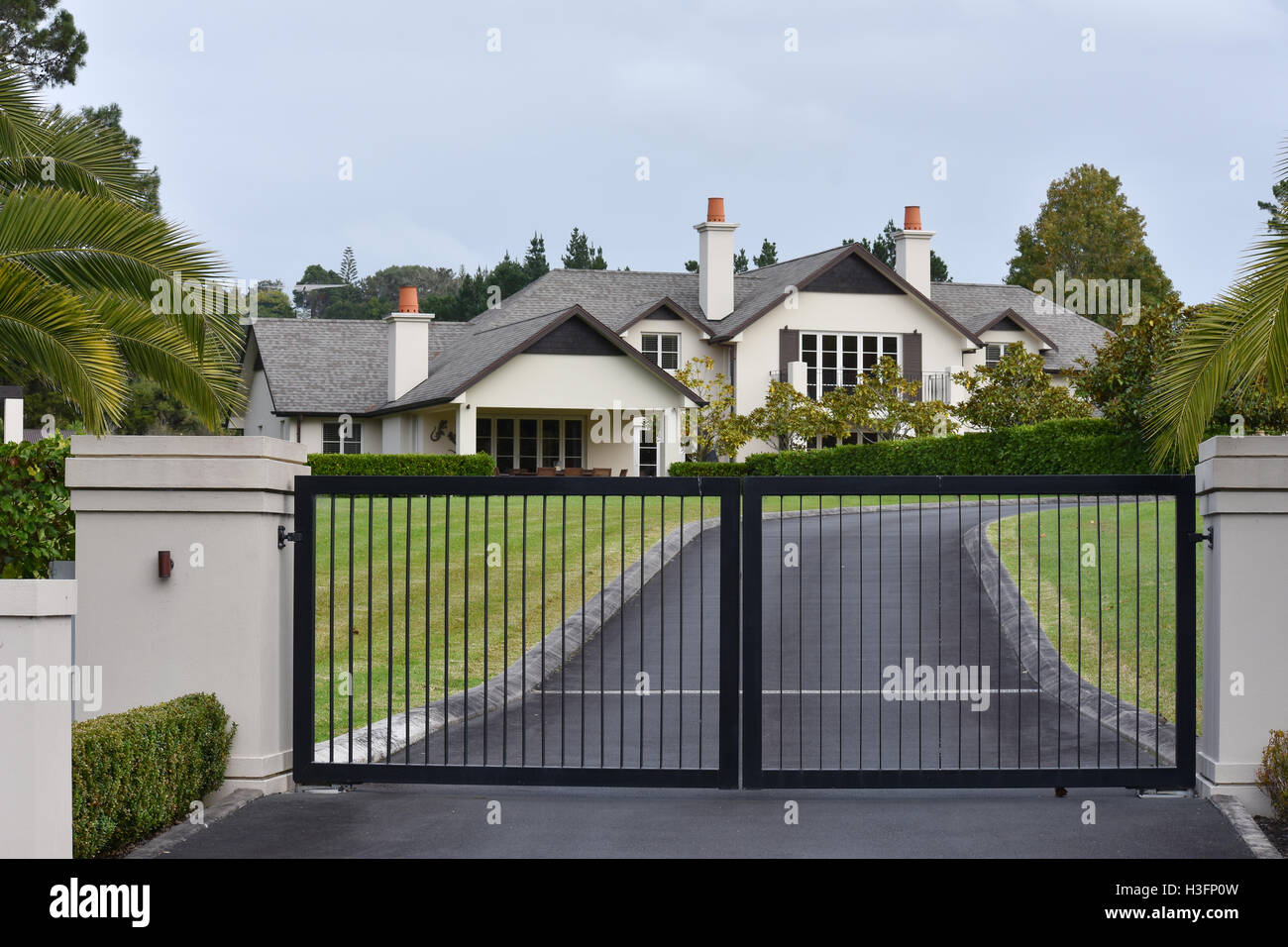 Rural property hi-res stock photography and images - Alamy