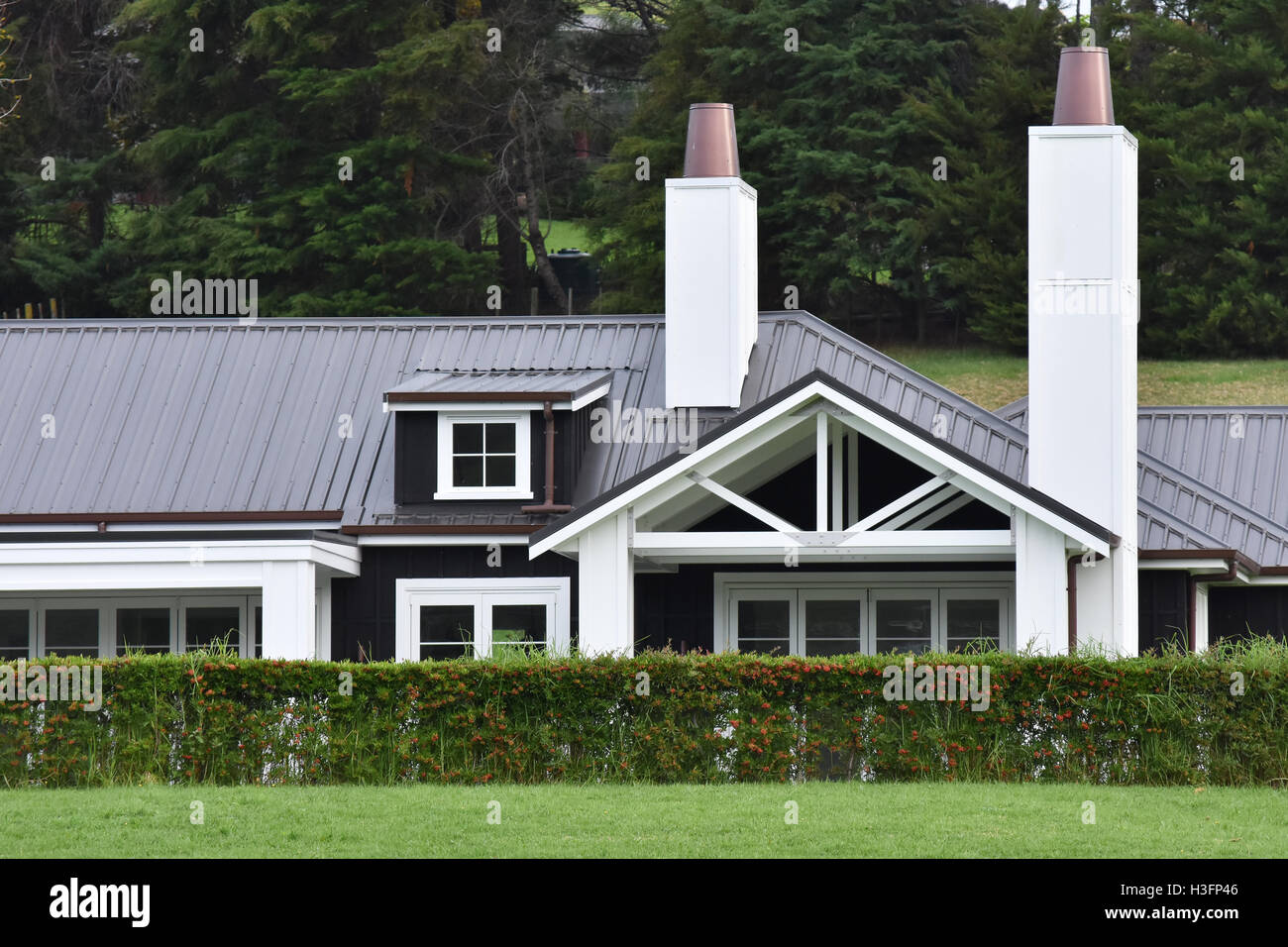 Metal cladding farm roof hi-res stock photography and images - Alamy