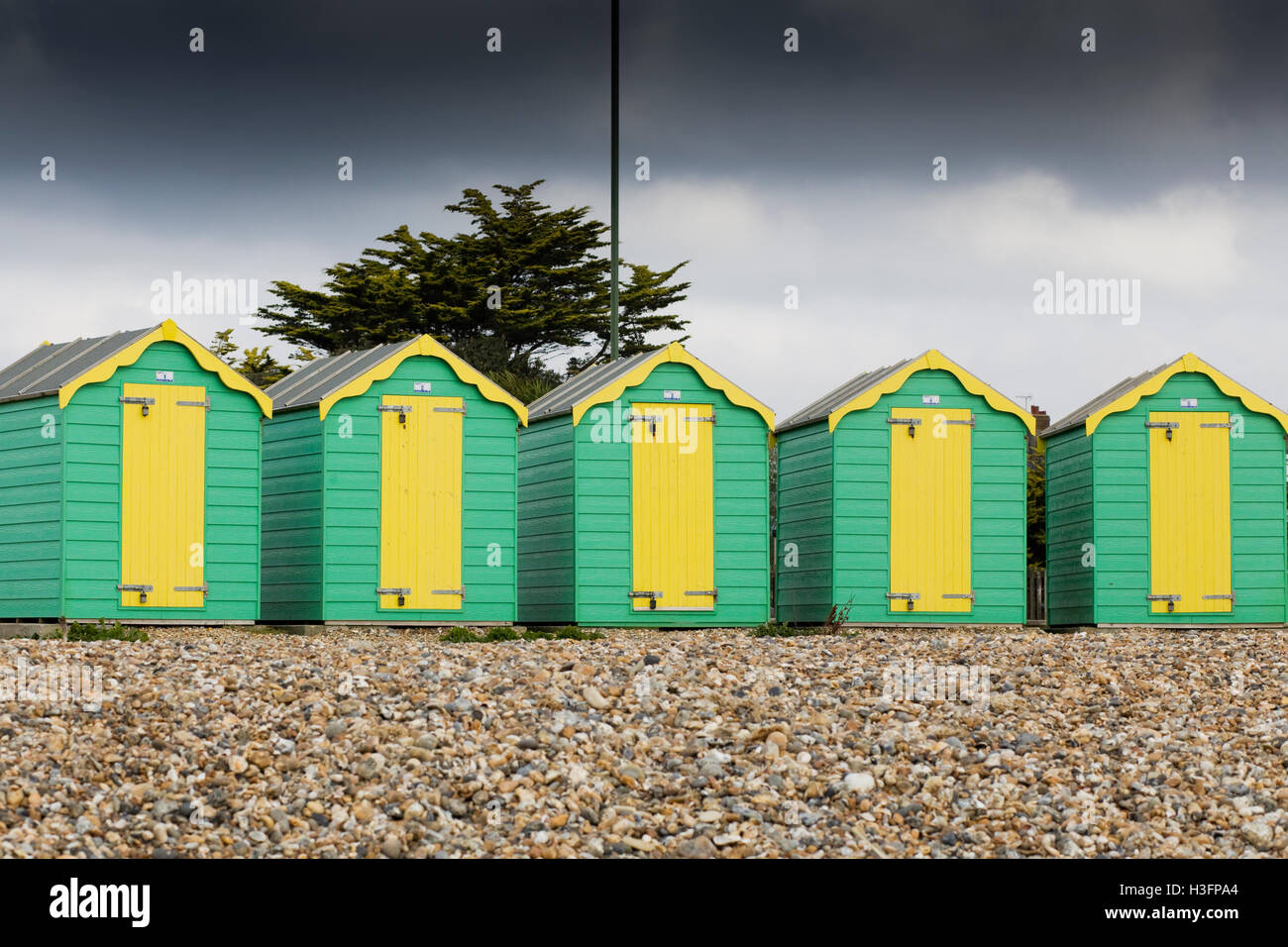 Traditional british beach huts hi-res stock photography and images - Alamy