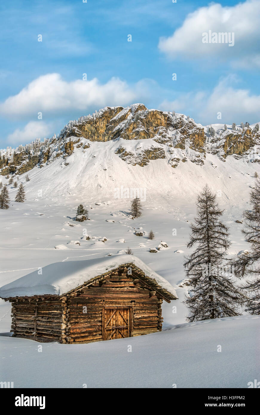 Log Hut High Resolution Stock Photography and Images - Alamy