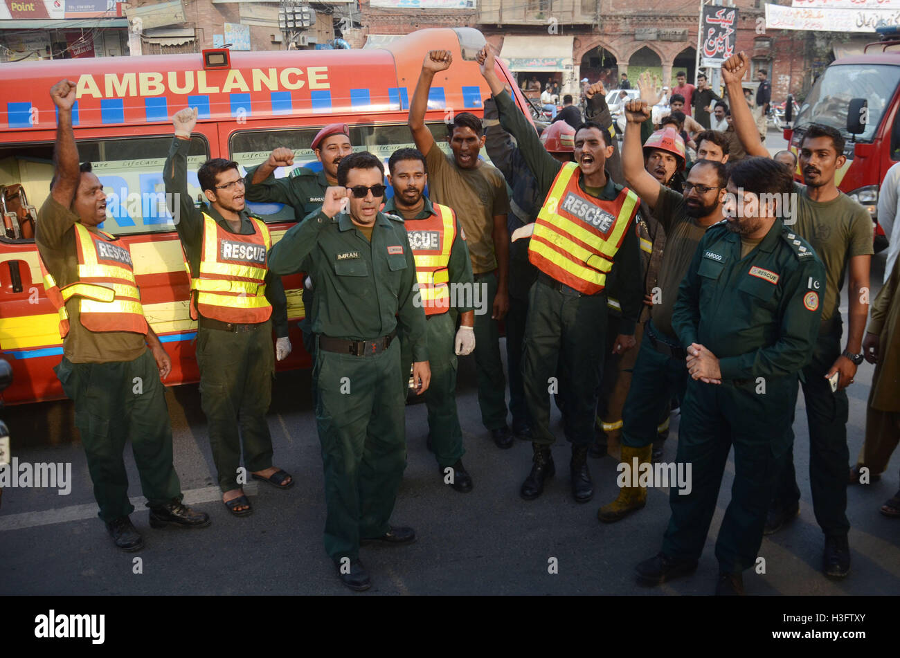 Lahore, Pakistan. 08th Oct, 2016. Pakistani security forces, Punjab ...