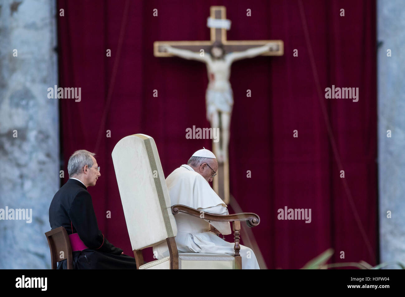 Vatican City, Vatican. 08th Oct, 2016. Pope Francis attends a Marian ...