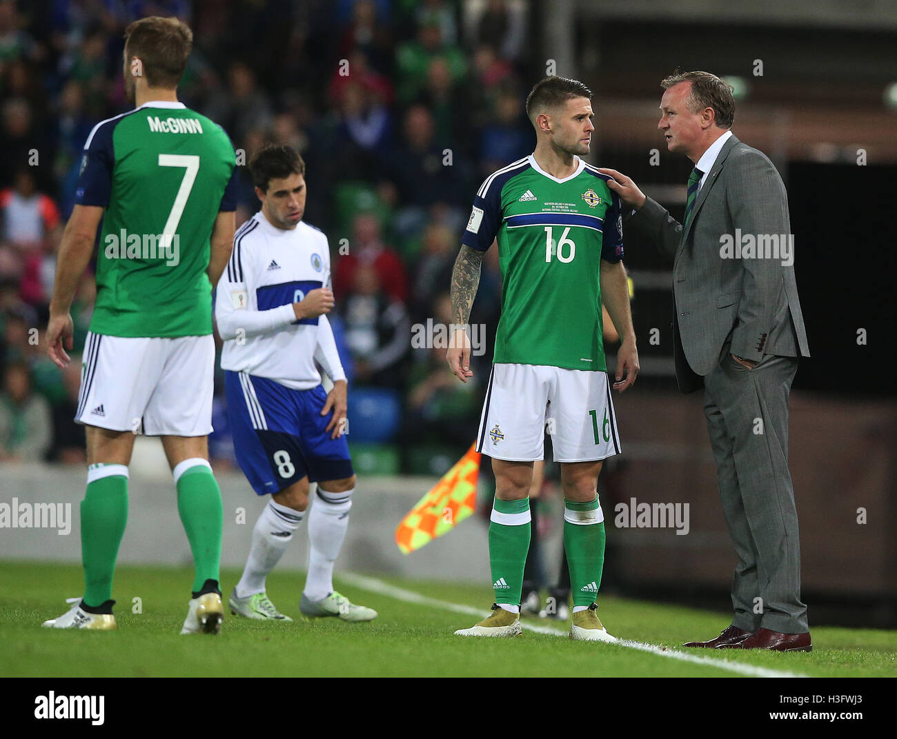 Northern Ireland manager Michael O'Neill speaks to Northern Ireland's ...
