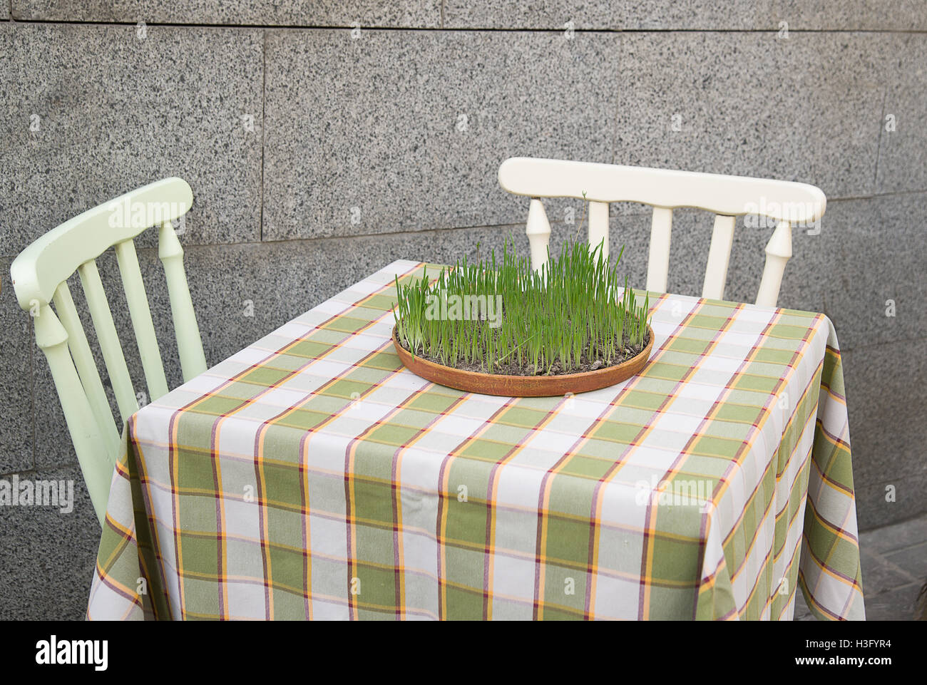 Restaurant table on grass hi-res stock photography and images - Alamy