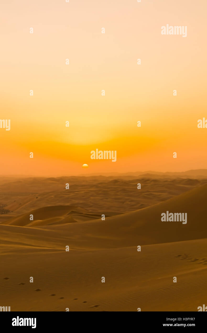 Saudi desert sunset hi-res stock photography and images - Alamy