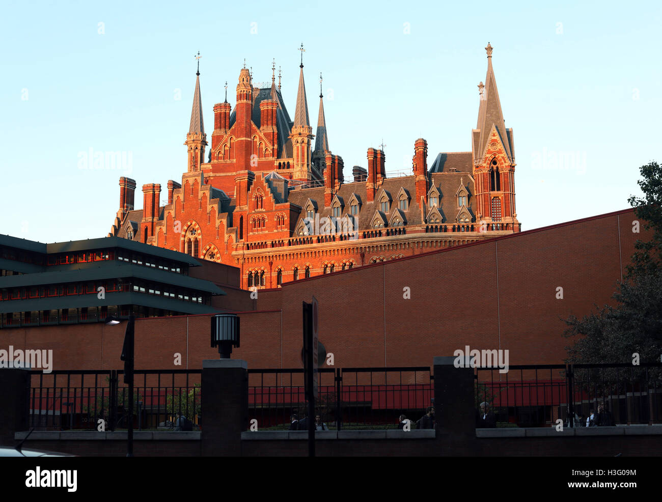 St pancras brick hi-res stock photography and images - Alamy