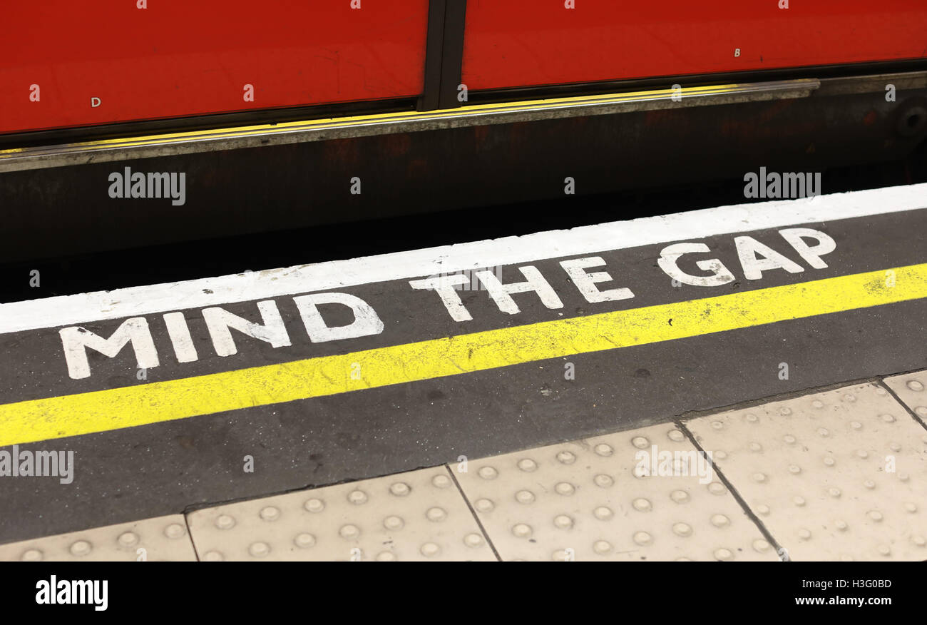 Mind the gap tube platform warning Stock Photo - Alamy