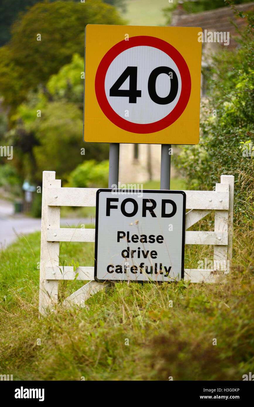 Village speed restriction hi-res stock photography and images - Alamy