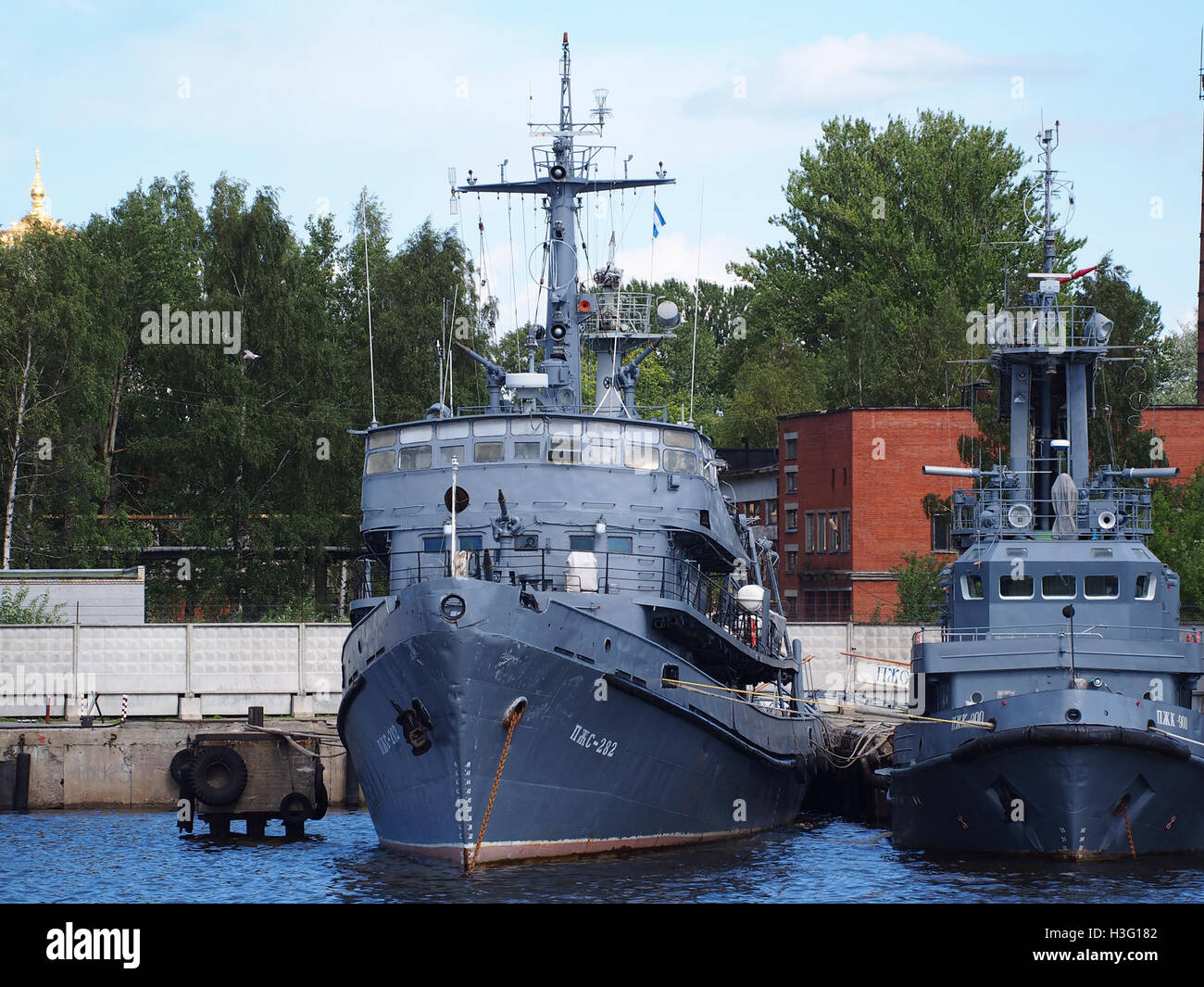 This image depicts a Russian navy ship identified by the number ???-282 ...